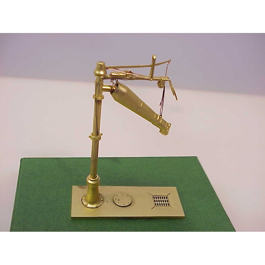 Poage Style 'H' Water Column w/ Universal Spout, HO Scale.